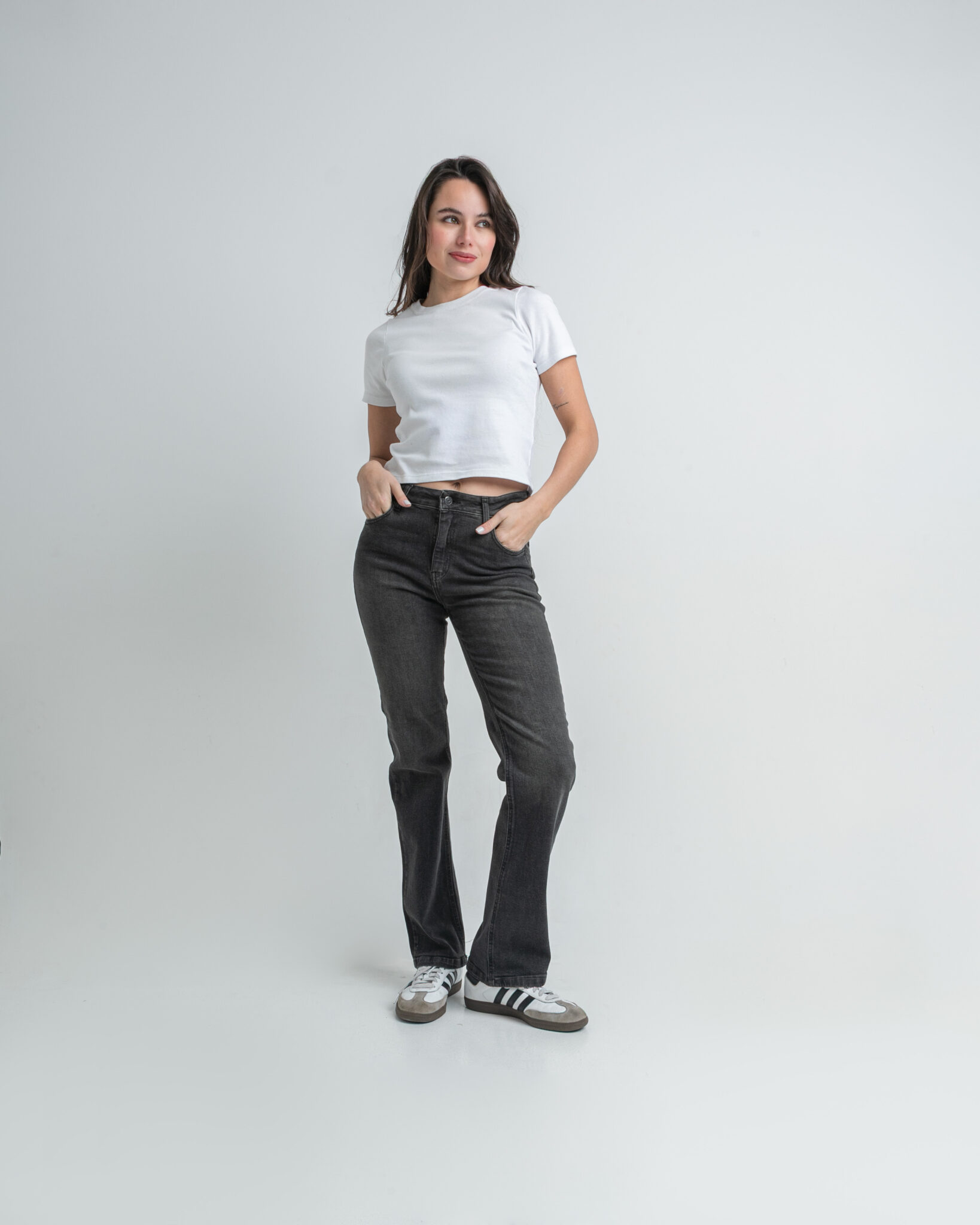 Pantalón Jean Recto Fabiana Negro Gastado – Vertu Jeans