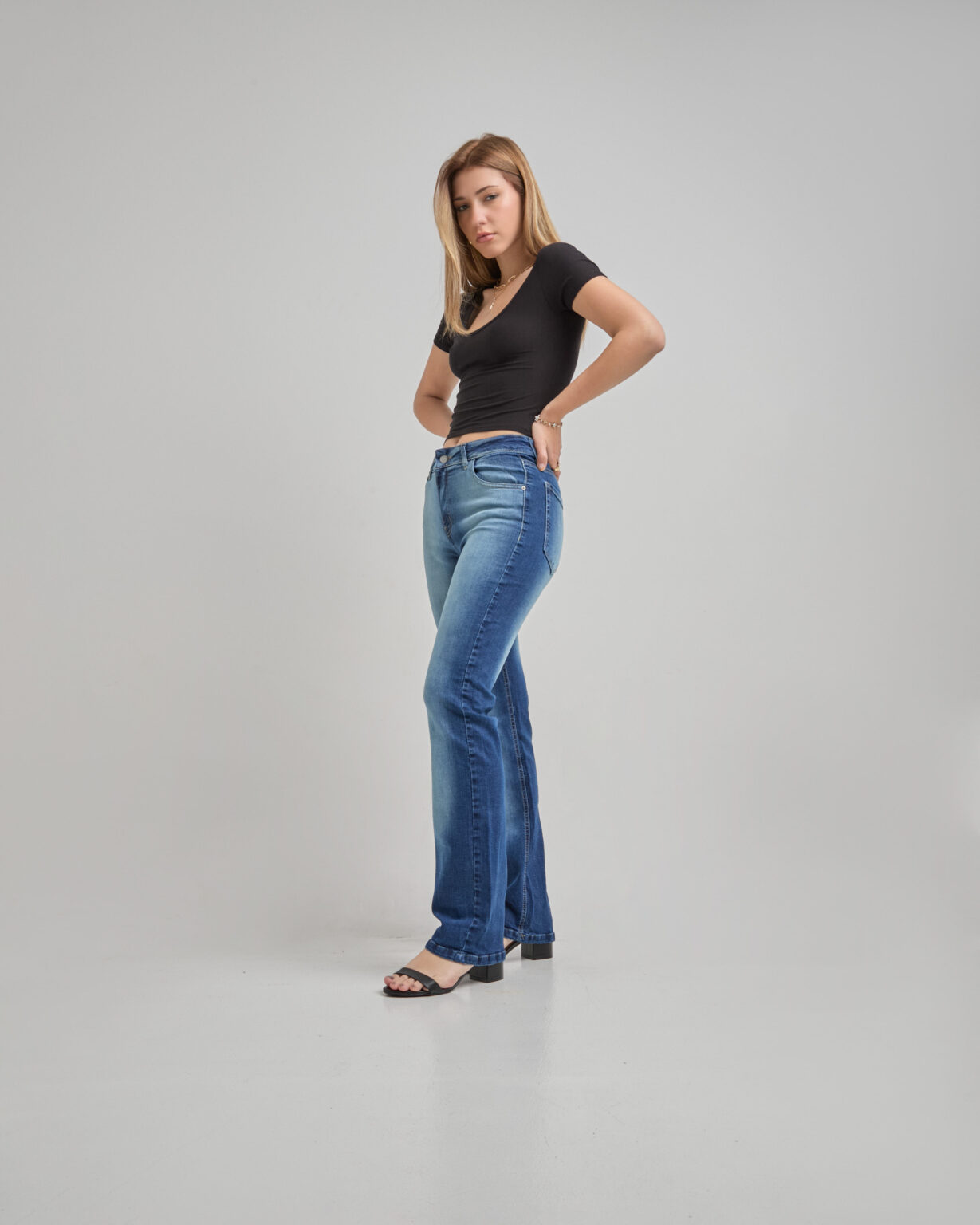 Pantalón Jean Recto Elena Azul Localizado – Vertu Jeans